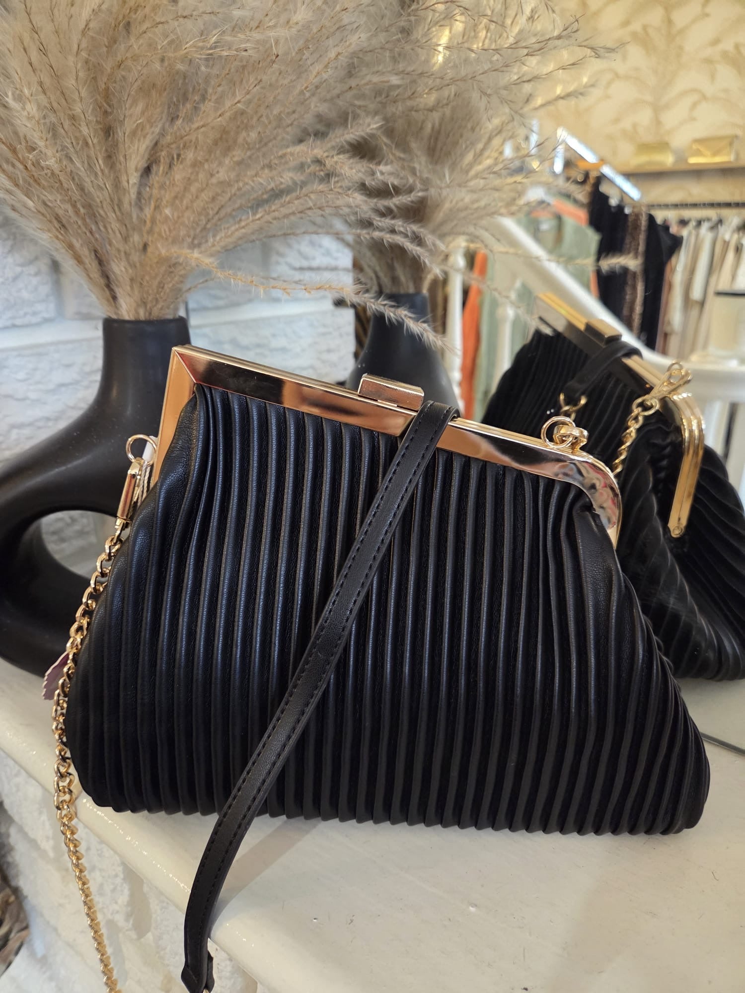 The pleated clasp fasten bag with shoulder strap – peachesboutiqueuk